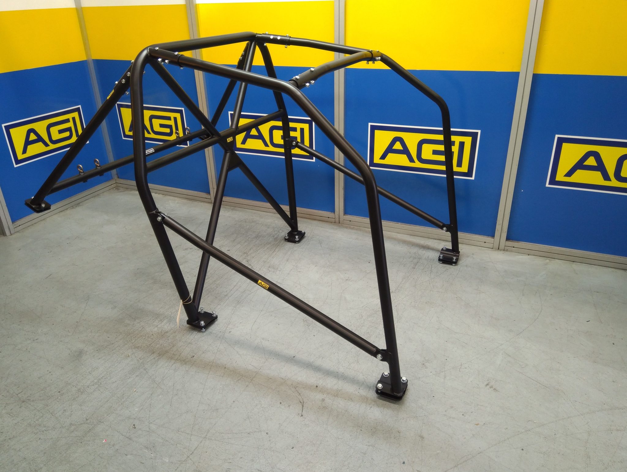 (C) BMW E30 - 4 door - Full cage (6 point) Bolt in - AGI ROLL CAGES